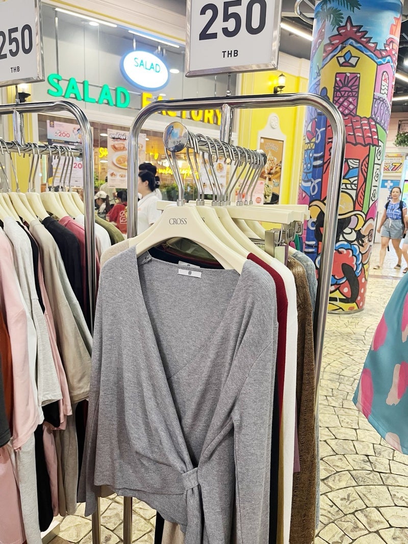 掘り出しものを見つけた催し会場の画像